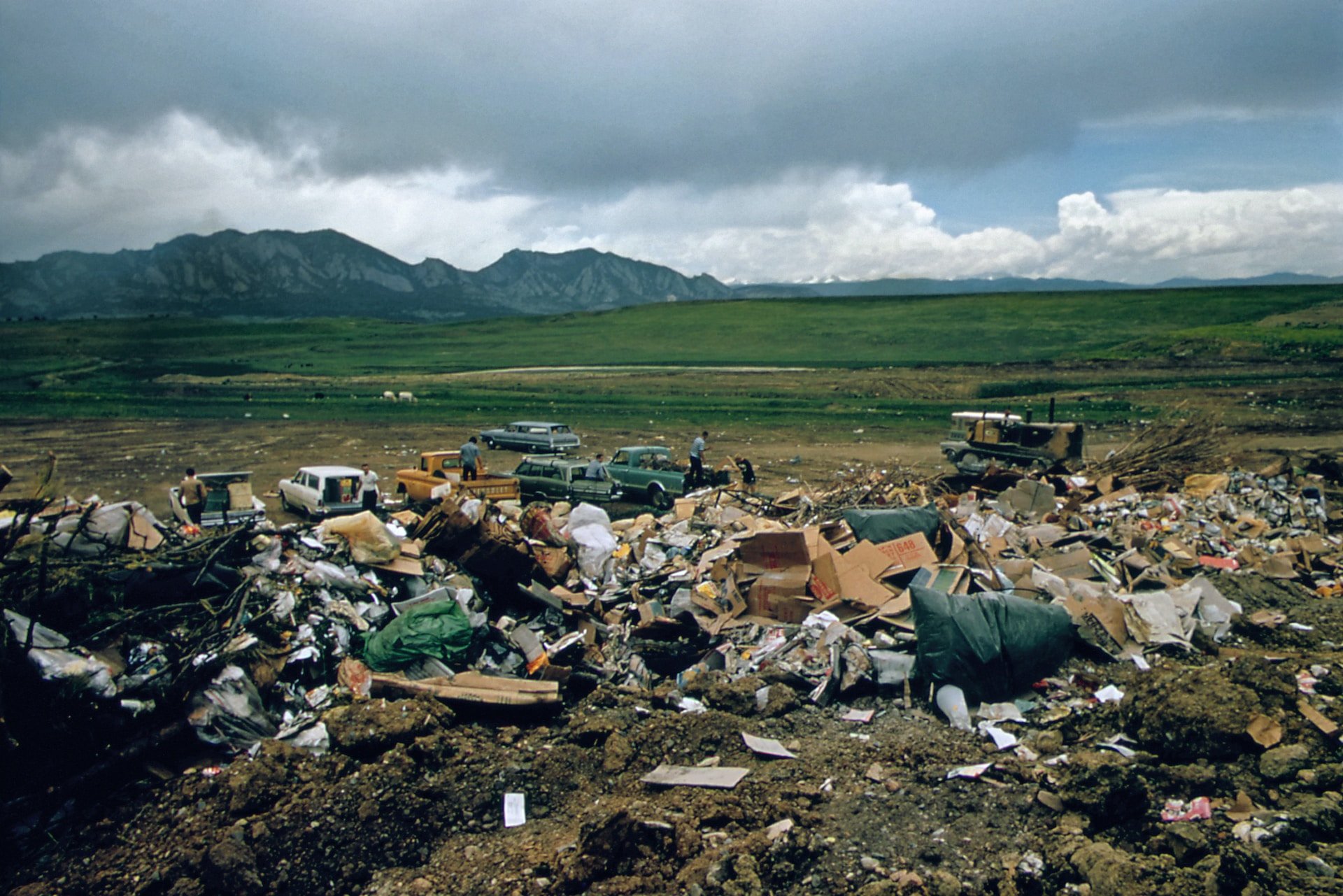 12 Ways You Can Help Reduce Landfill Waste - Sustainable Living Association